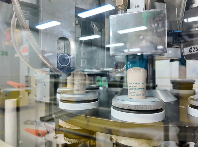 Pabrik Maklon Skincare Serum dan Kosmetik Terbaik Tahun 2025 - Cosmax Indonesia